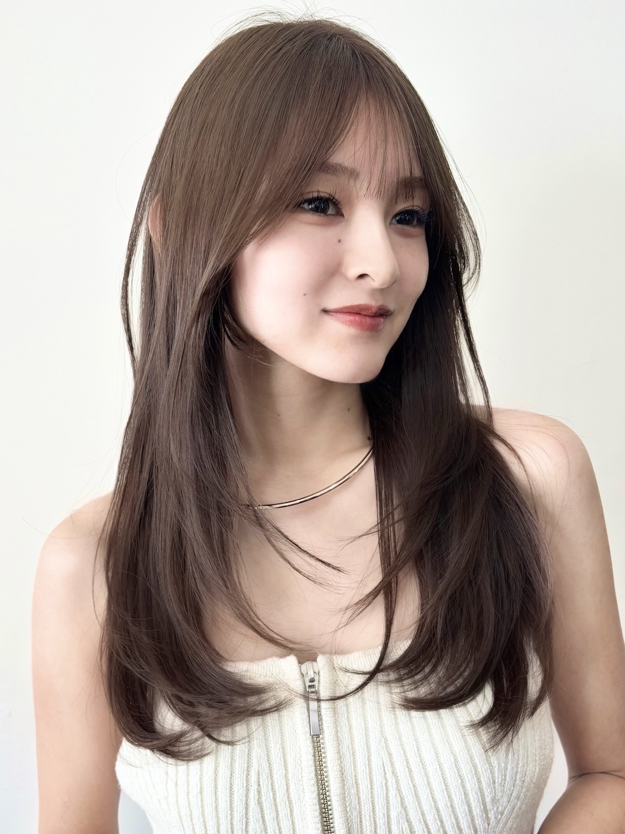 美髪レイヤーカット/顔まわりレイヤー/くびれミディアムレイヤー：Hair Style｜Cote｜表参道の美容室